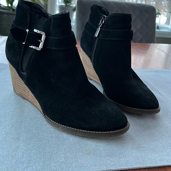 Blondo | Shoes | Blondo Natalia Black Wedge Heel Booties Waterproof ...